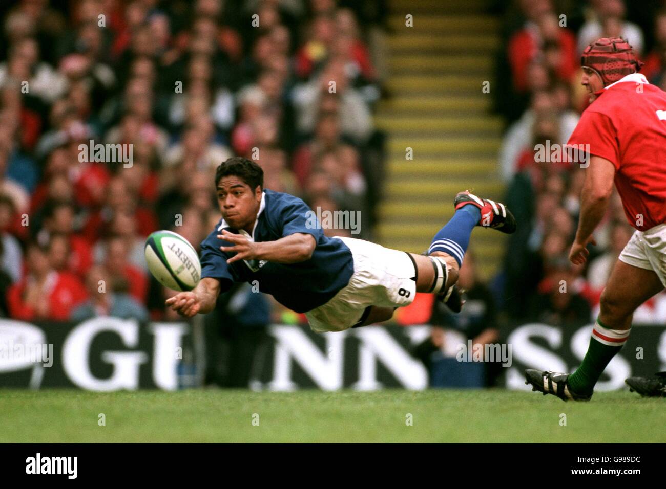 Western Samoa's Steven So'oialo makes a diving pass - Guinness Stock ...