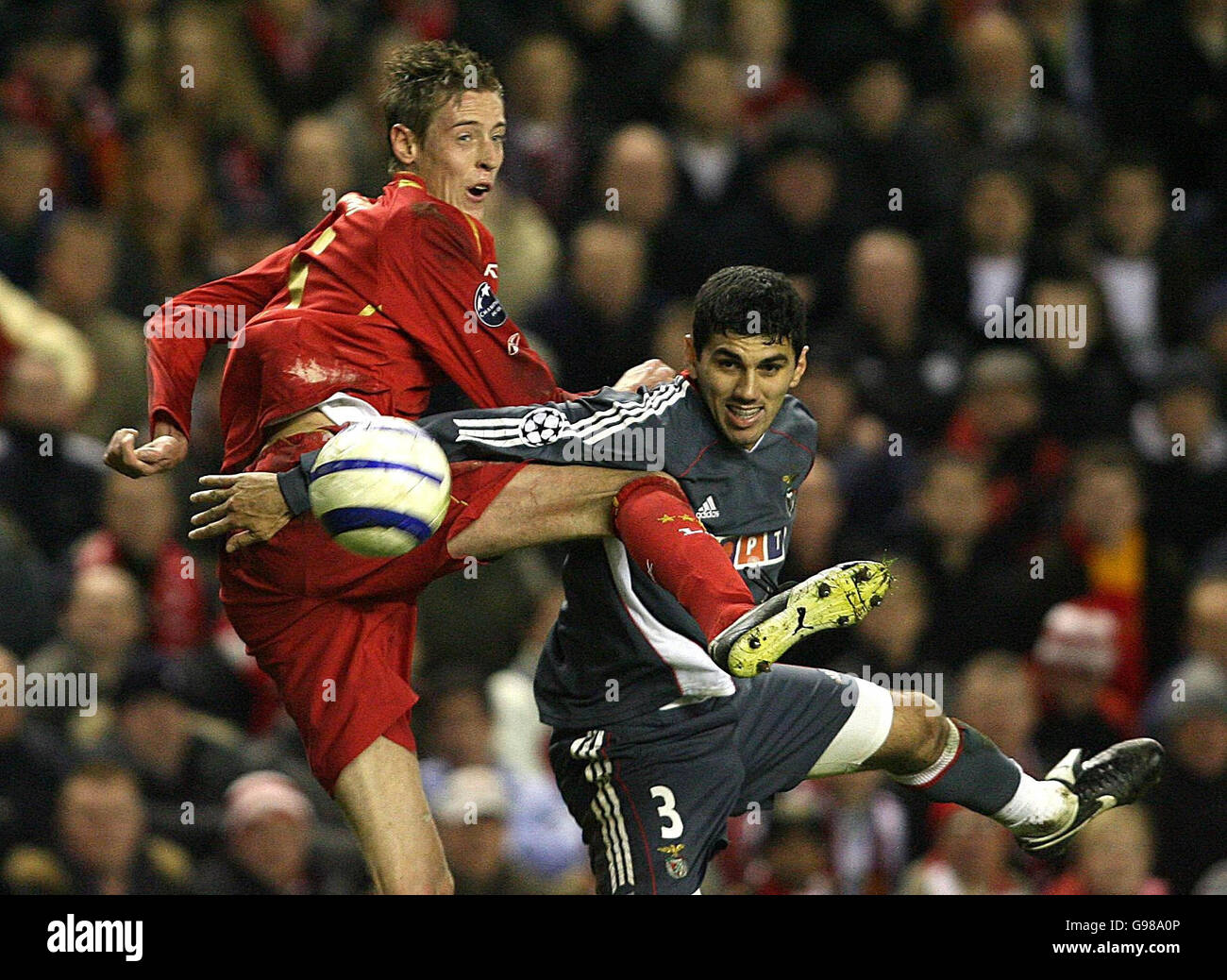 Liverpool's Peter Crouch (L) battles with Benfica's Cleber Beraldo ...