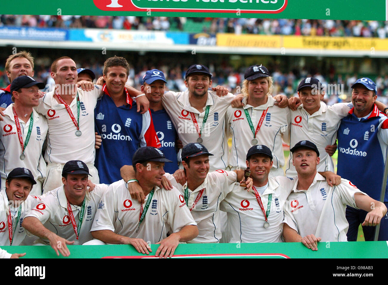 England team celebrate after winning the Ashes on the final day of the ...