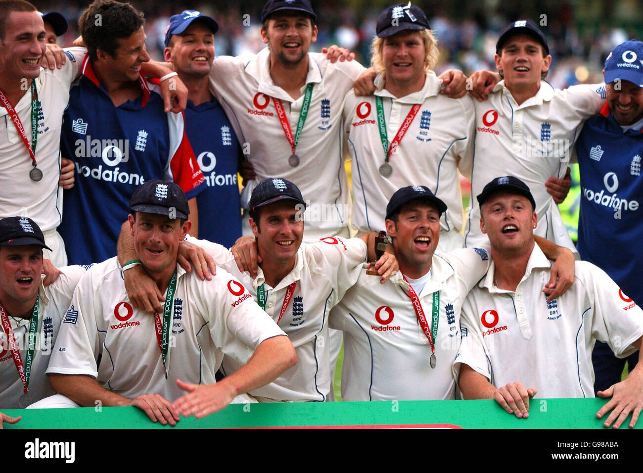 England team celebrate after winning the Ashes on the final day of the ...