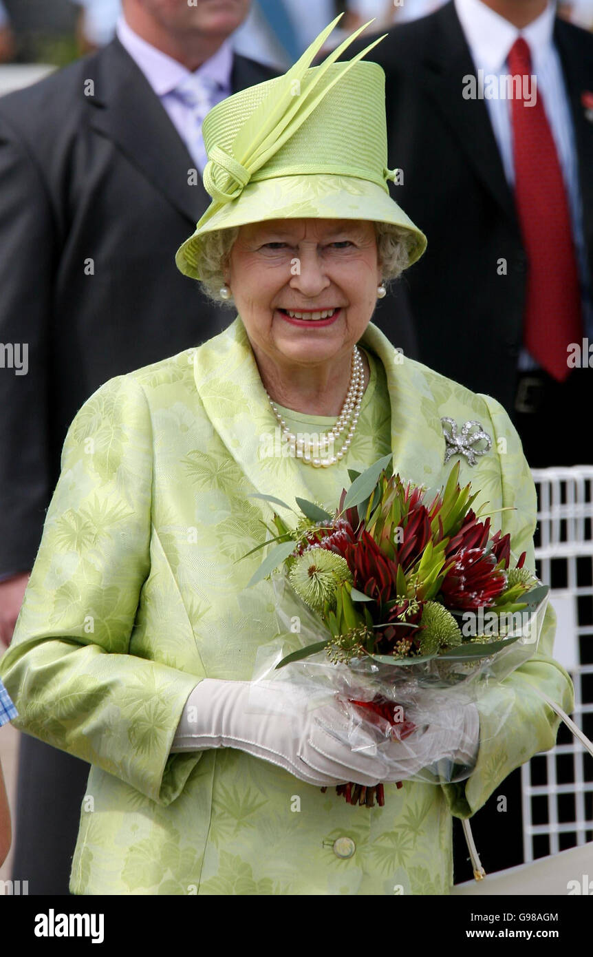 1973 queen sydney opera house hi-res stock photography and images - Alamy