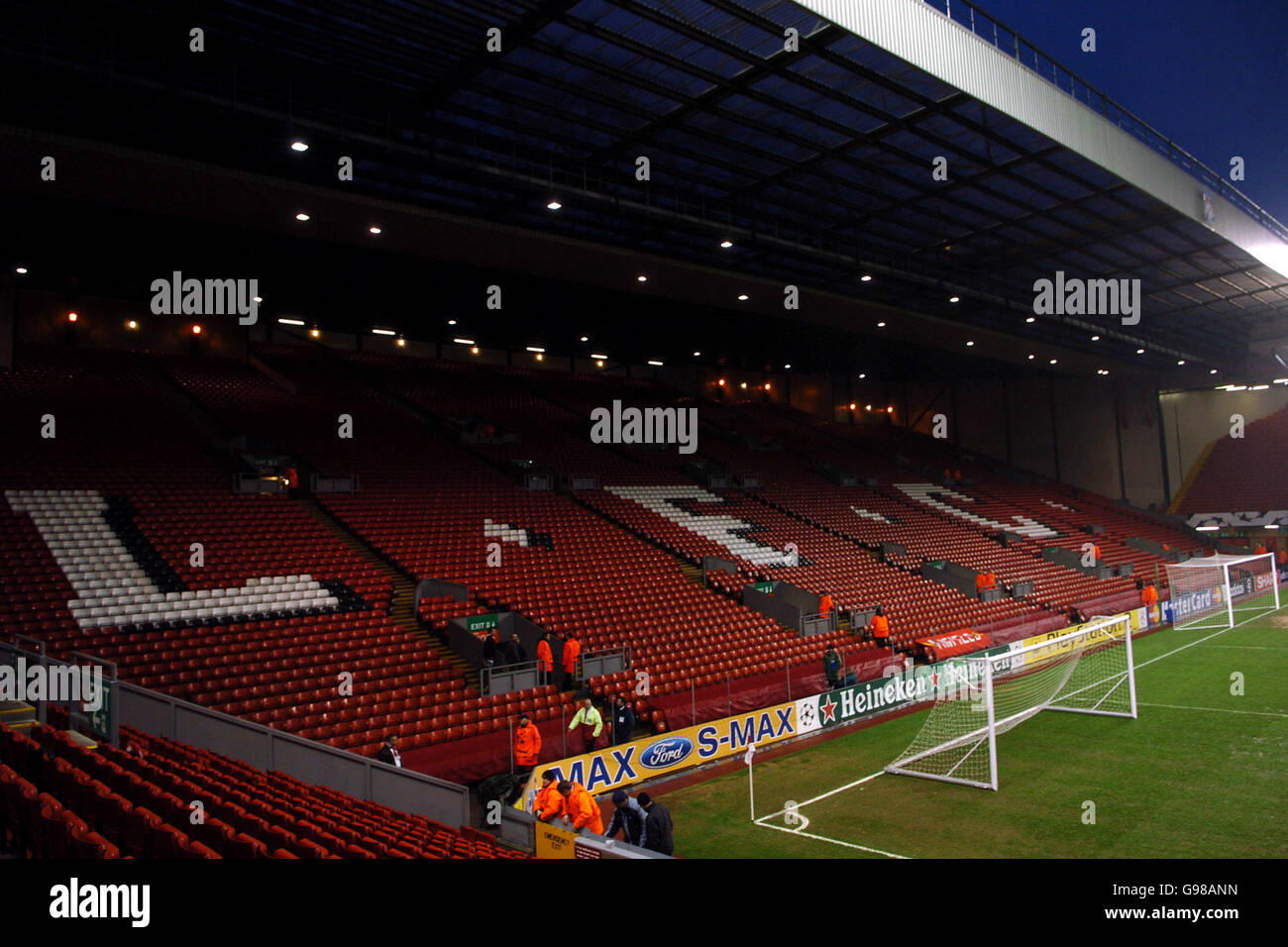 Soccer - UEFA Champions League - Round of 16 - Second Leg - Liverpool v ...