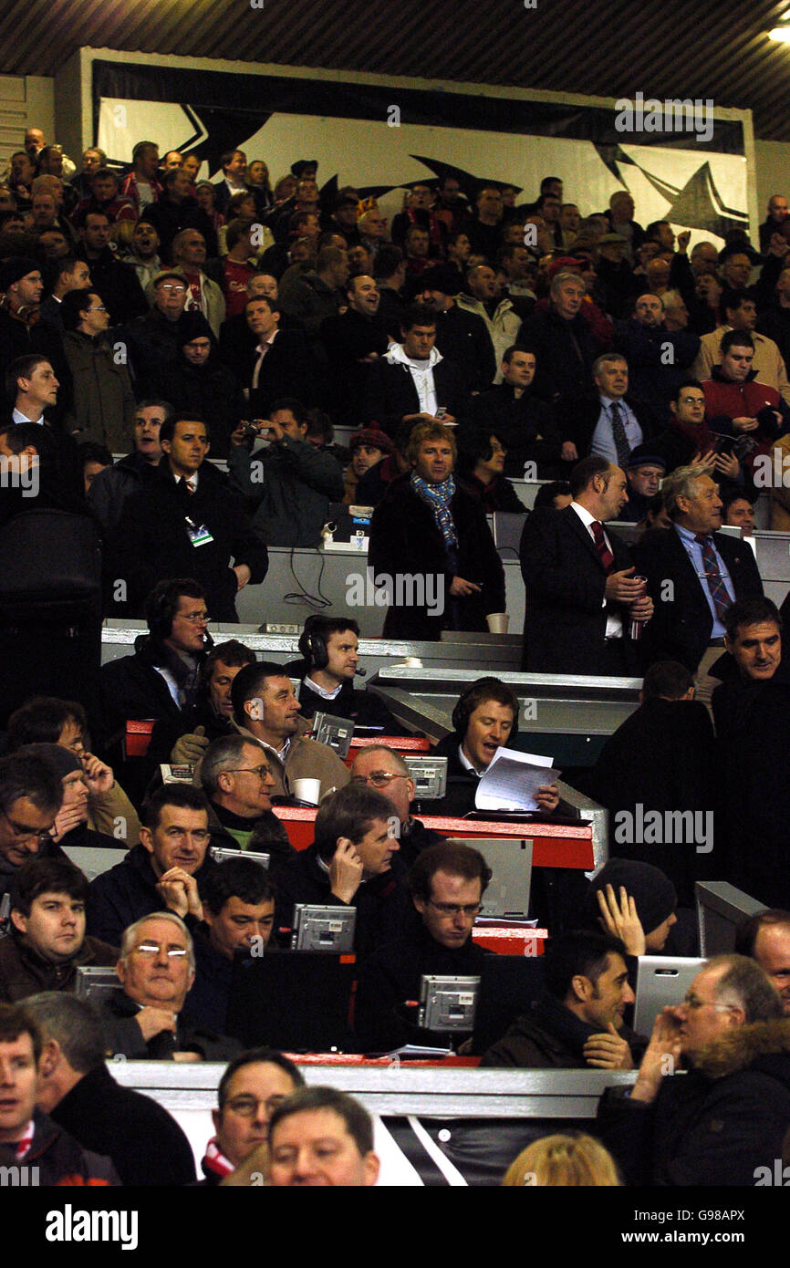 Commentary positions hi-res stock photography and images - Alamy