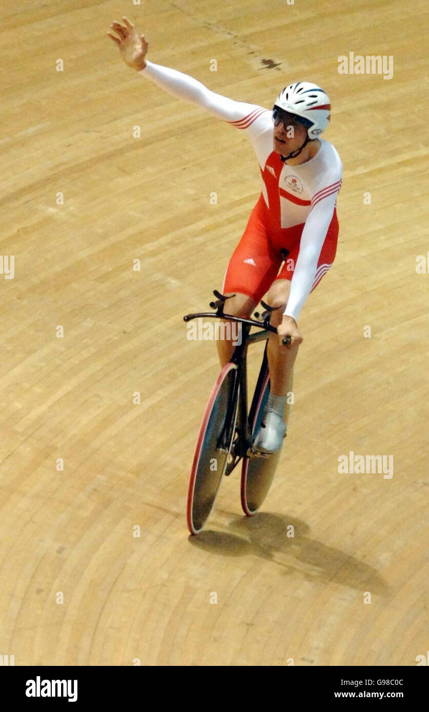 England's Paul Manning celebrates winning the gold medal in Men's ...
