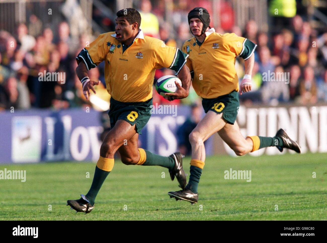 Australias jim williams races downfield hi-res stock photography and ...