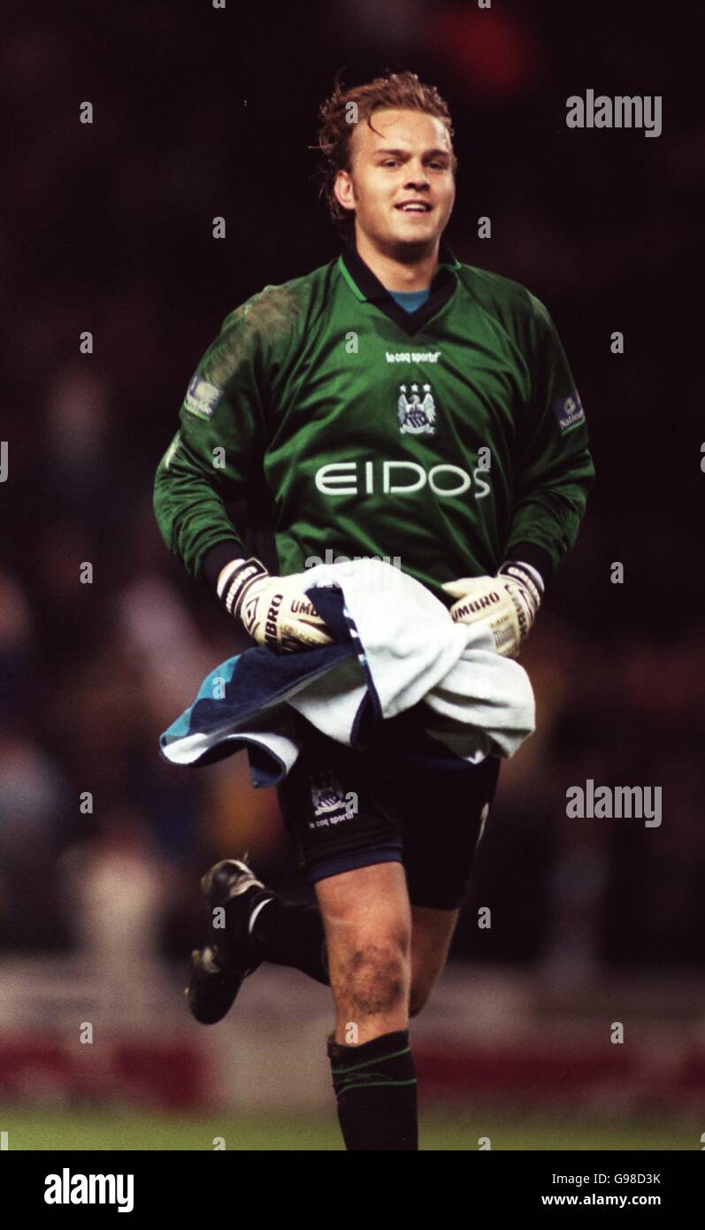 Manchester city goalkeeper nicky weaver hi-res stock photography and ...