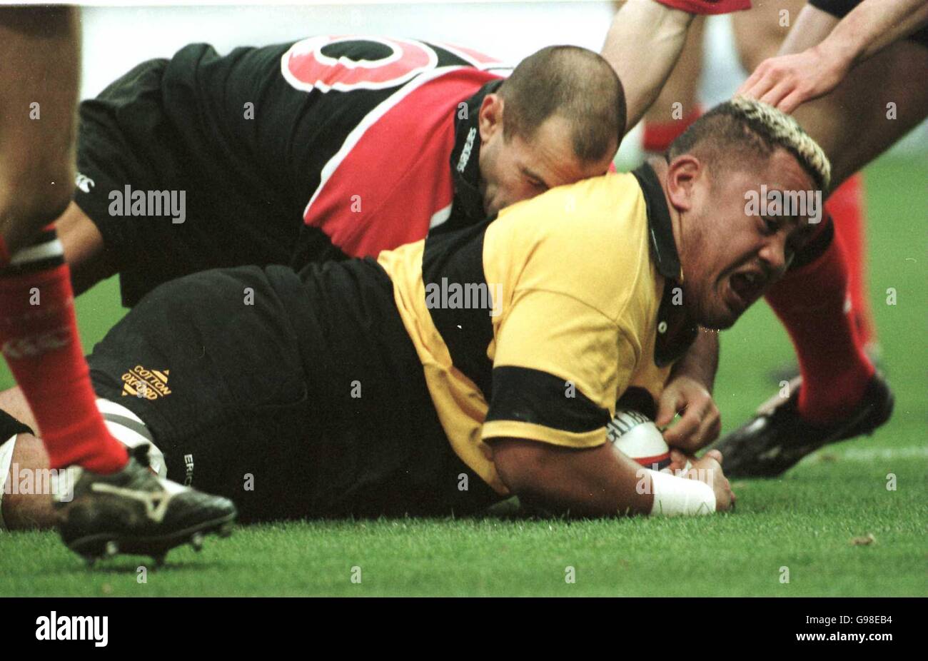 Trevor leota scores try wasps hi-res stock photography and images - Alamy