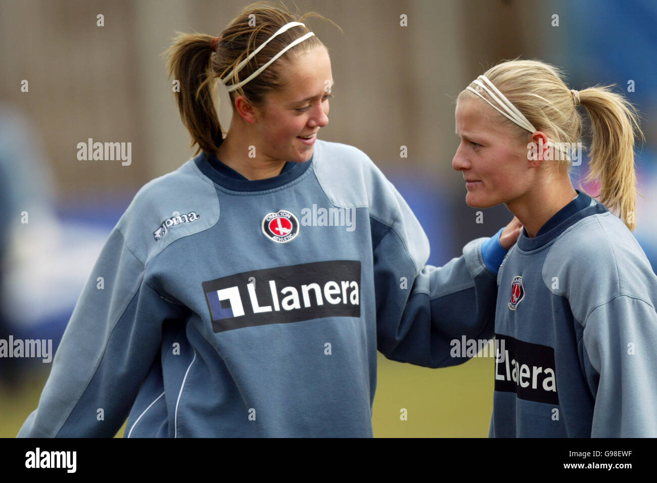 Charlton athletics katie chapman and gemma ritchie hi-res stock ...