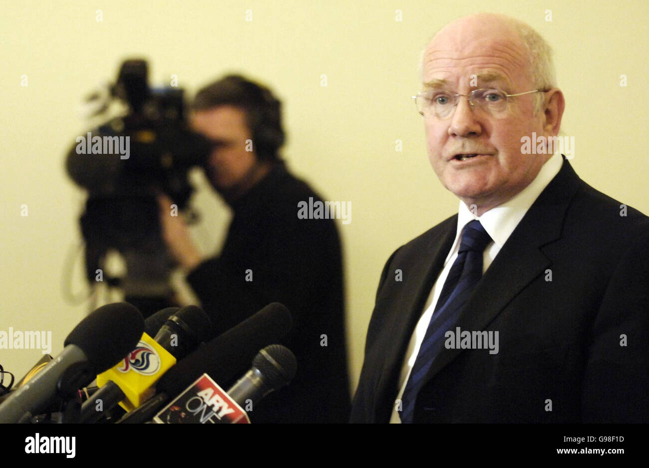 Defence secretary john reid hi-res stock photography and images - Alamy