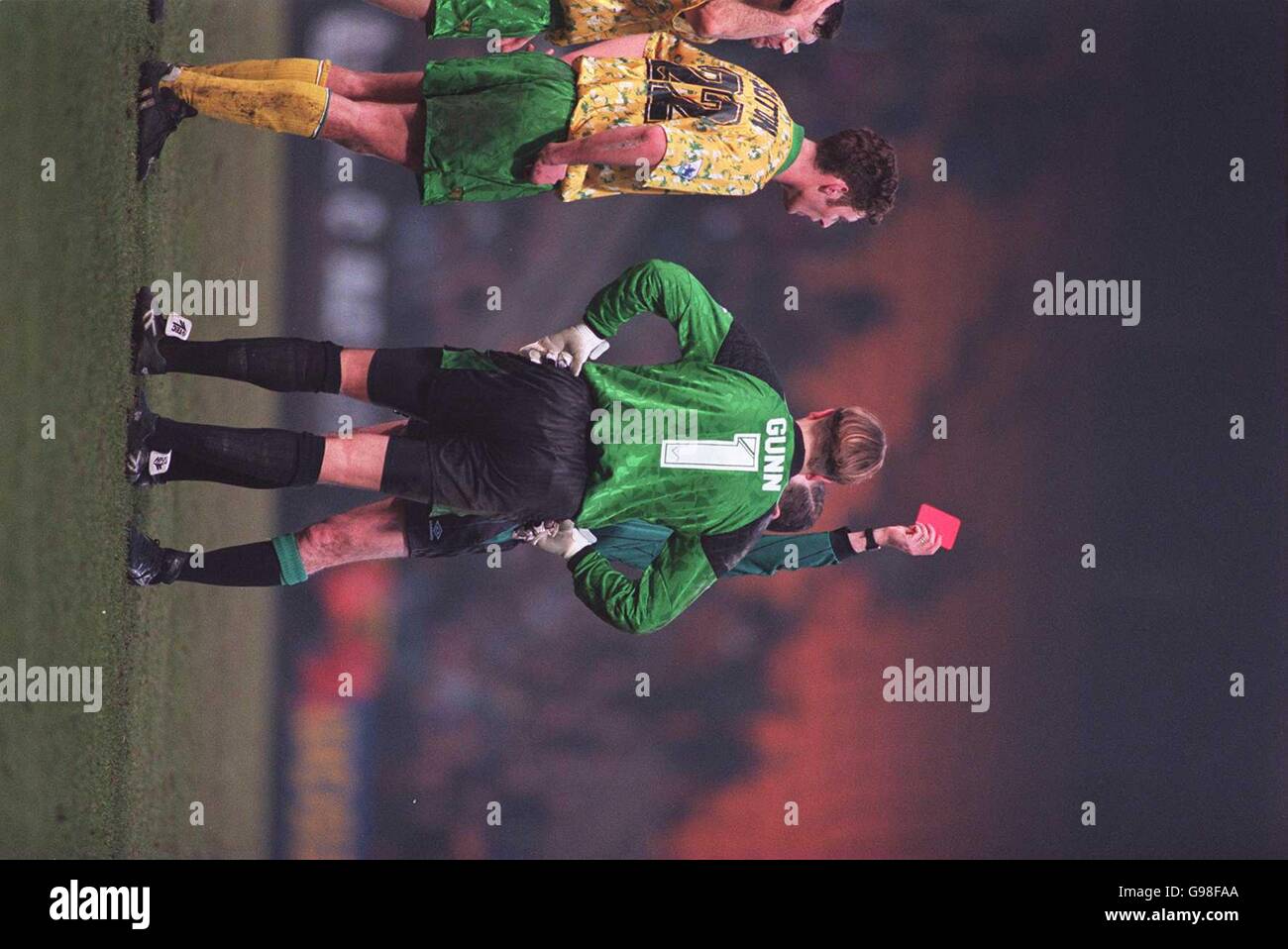 133382 Bryan Gunn Red Card Stock Photo - Alamy