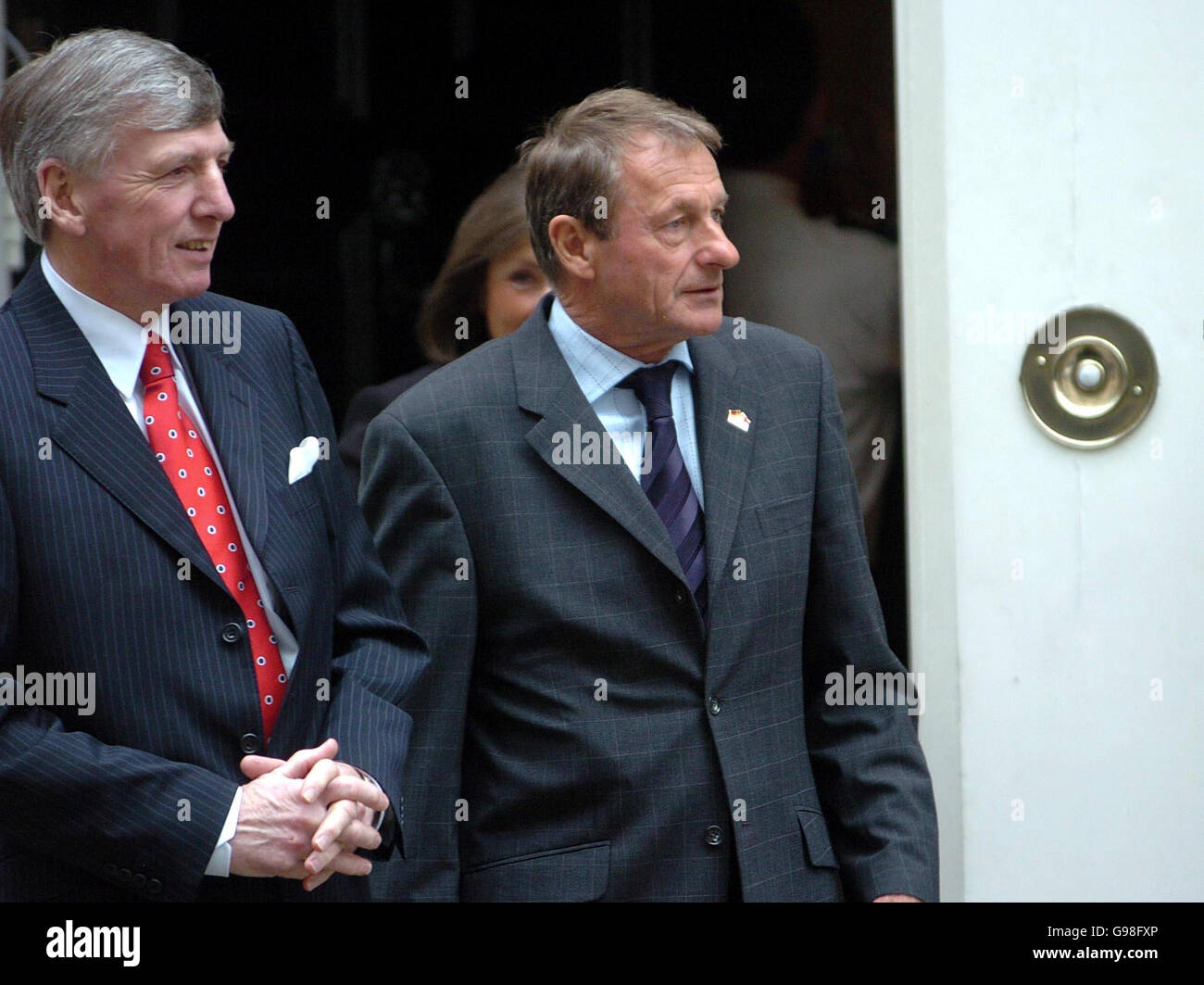 Martin peters roger hunt leave 11 downing street hi-res stock ...