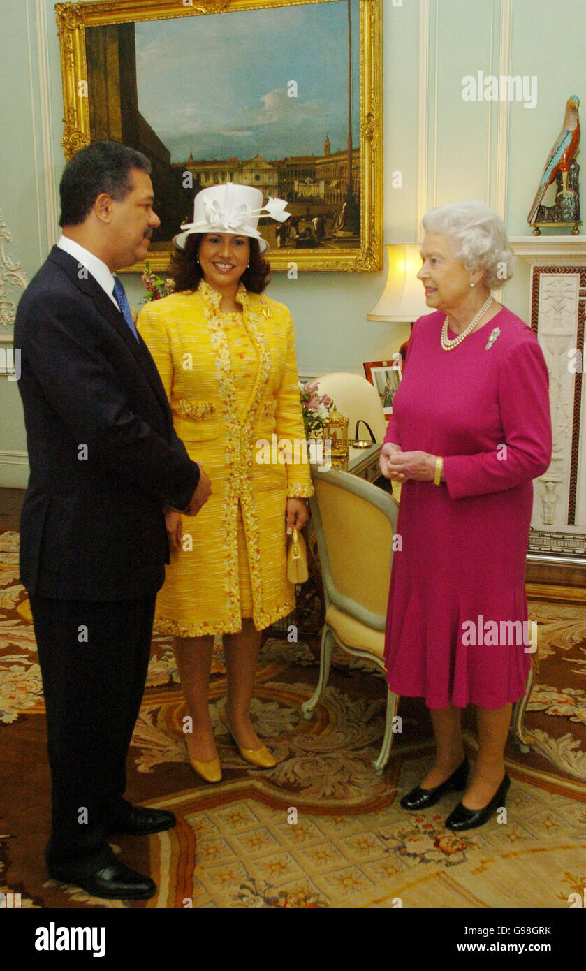 Queen elizabeth ii receives the president of the dominican republic hi ...