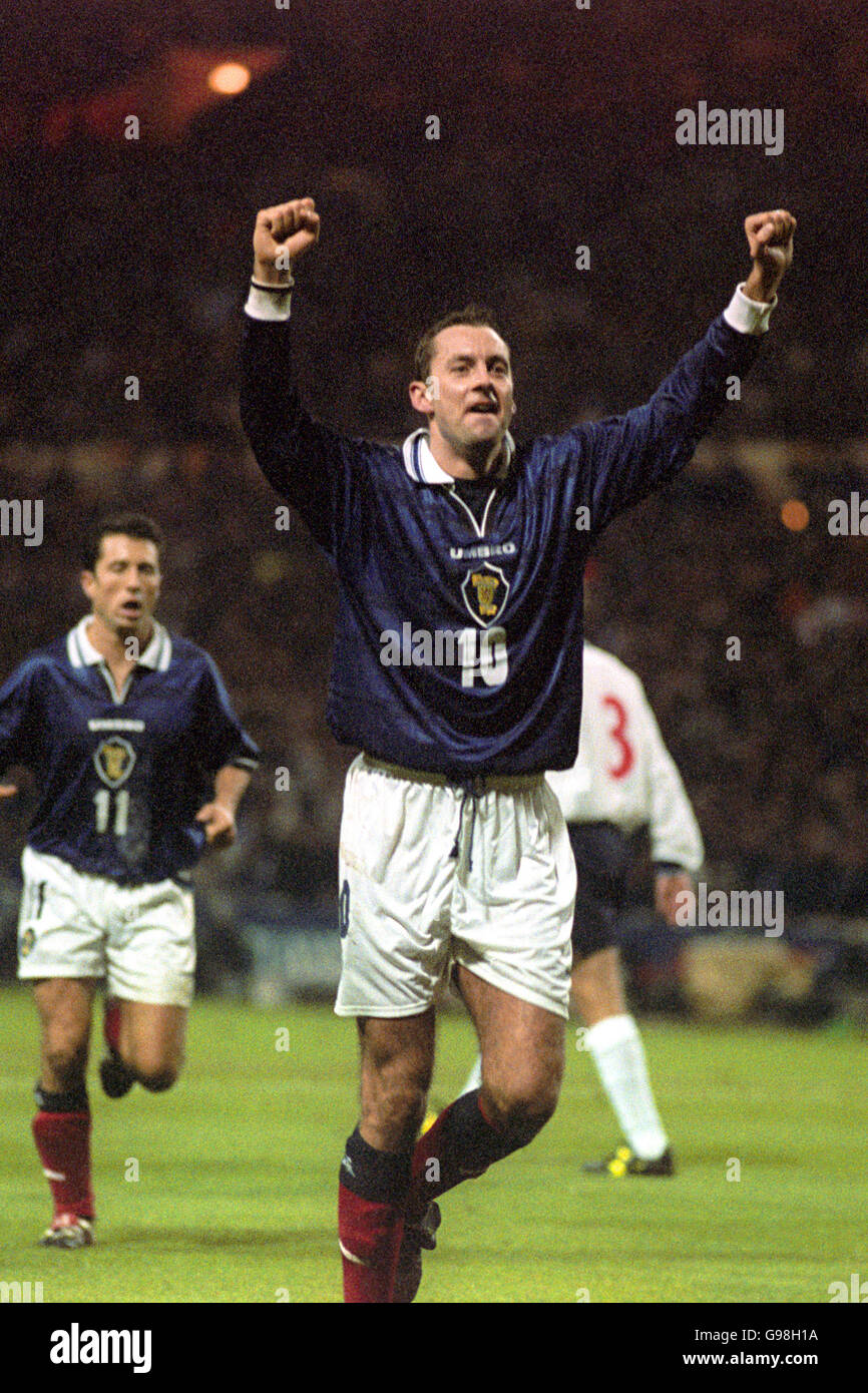 Euro 2000 scotland hi-res stock photography and images - Alamy
