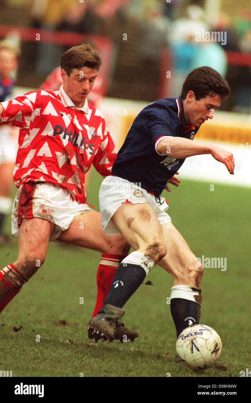 SCOTTISH SOCCER. l-r; COLIN MILLER [HA], ALAN DINNIE [D] HAMILTON ...