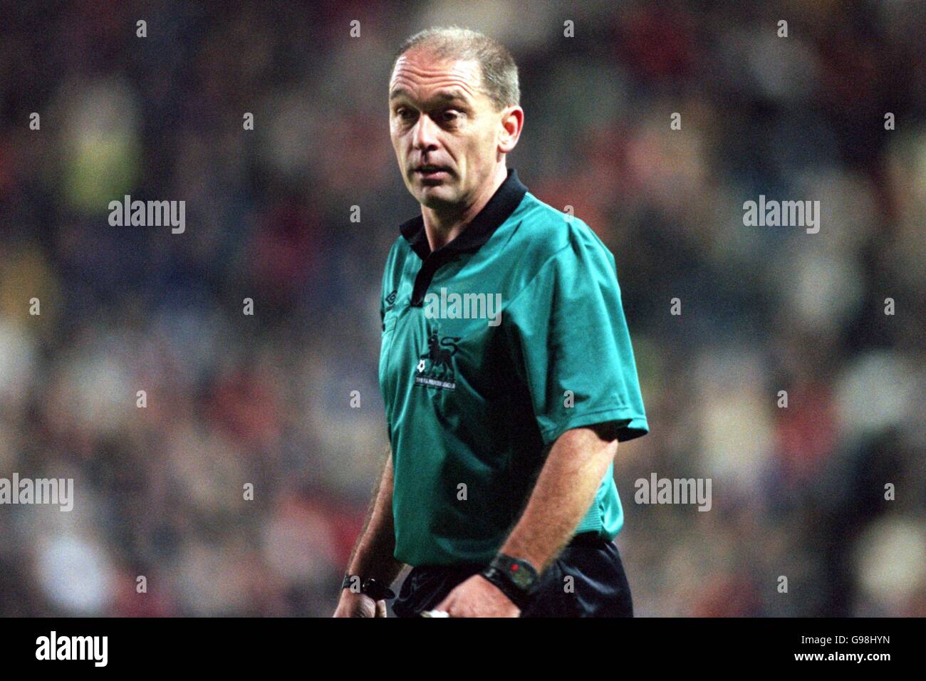 Mike reed premier league referee hi-res stock photography and images ...