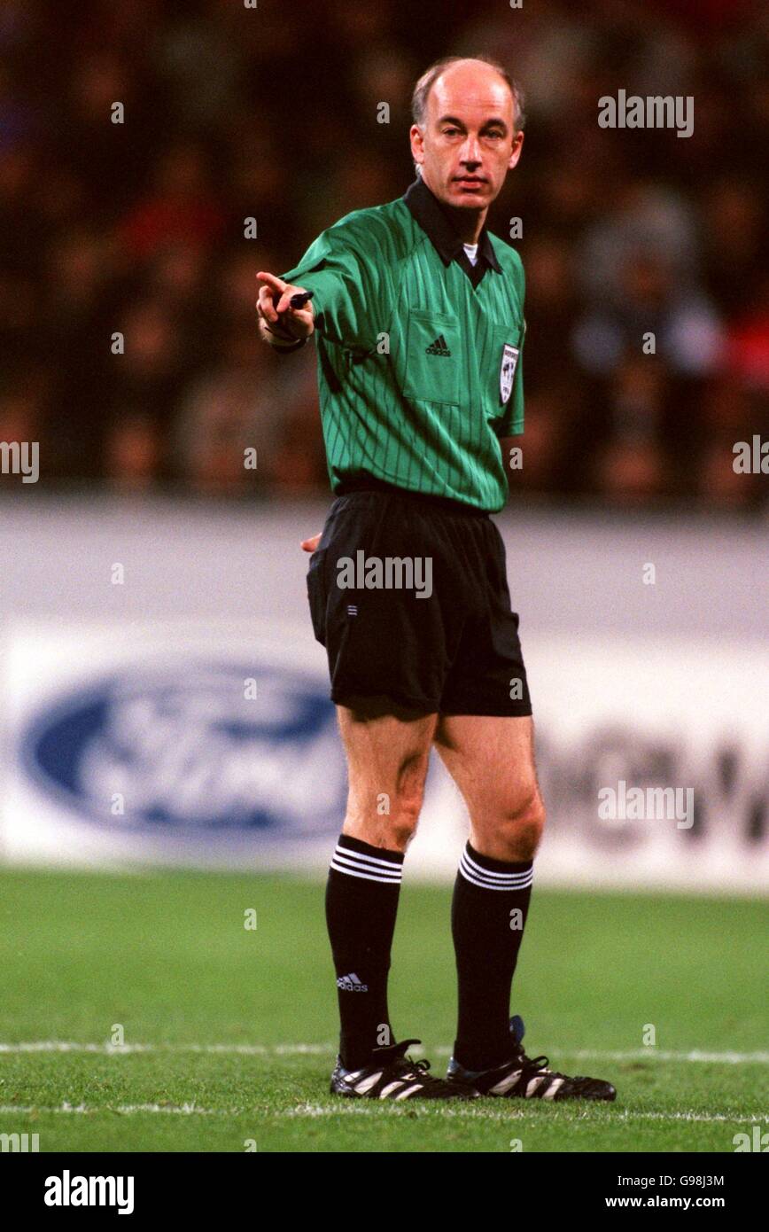 David elleray hi-res stock photography and images - Alamy