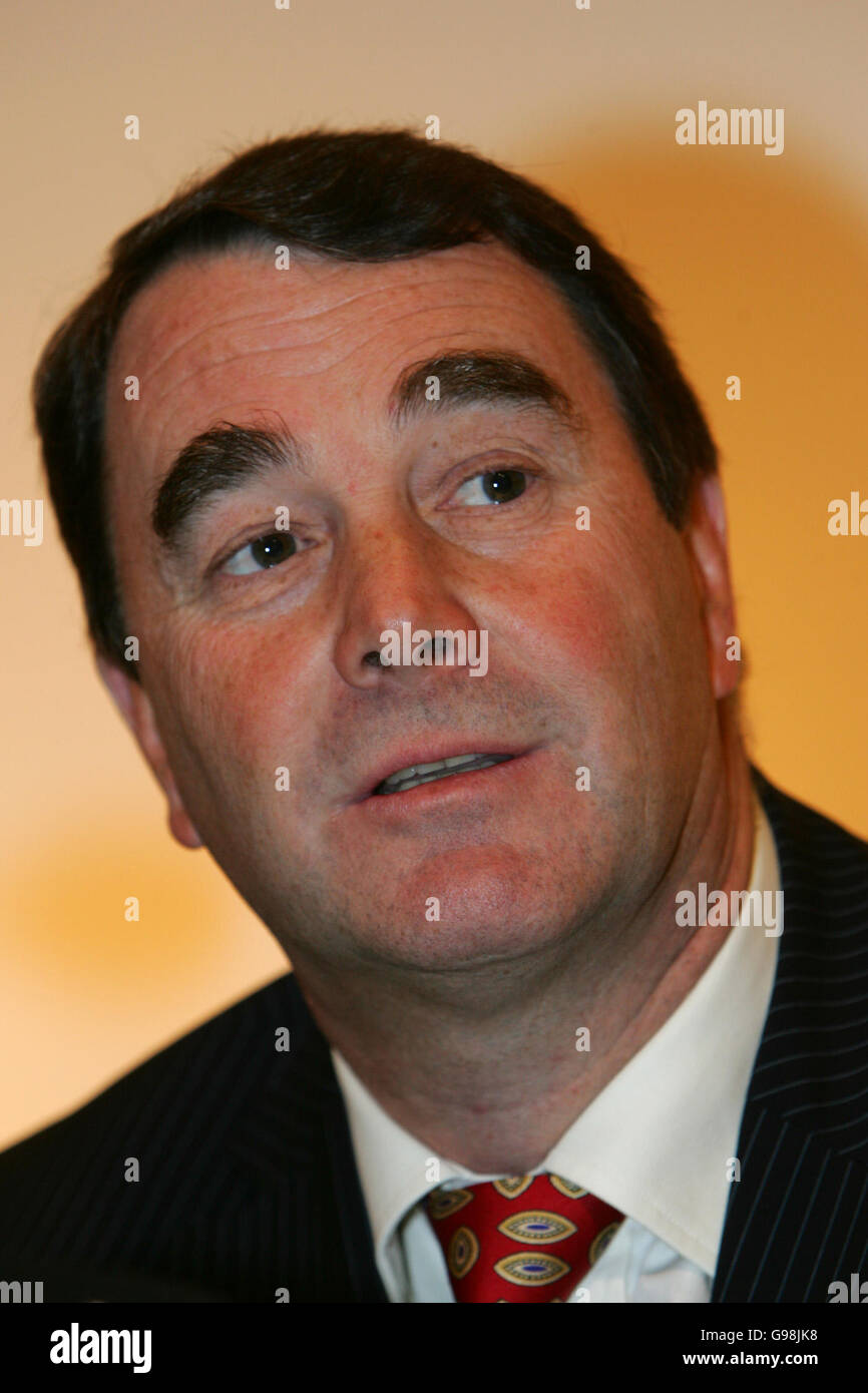 Former world champion nigel mansell hi-res stock photography and images ...