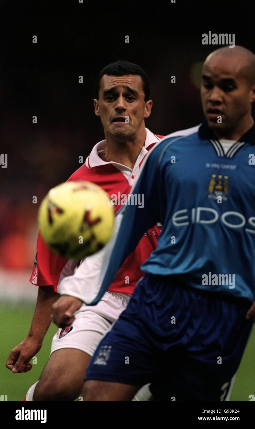 Richard shields hi-res stock photography and images - Alamy