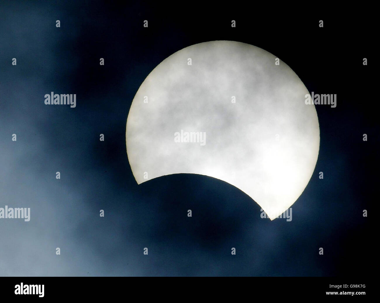 Pinhole camera eclipse hi-res stock photography and images - Alamy