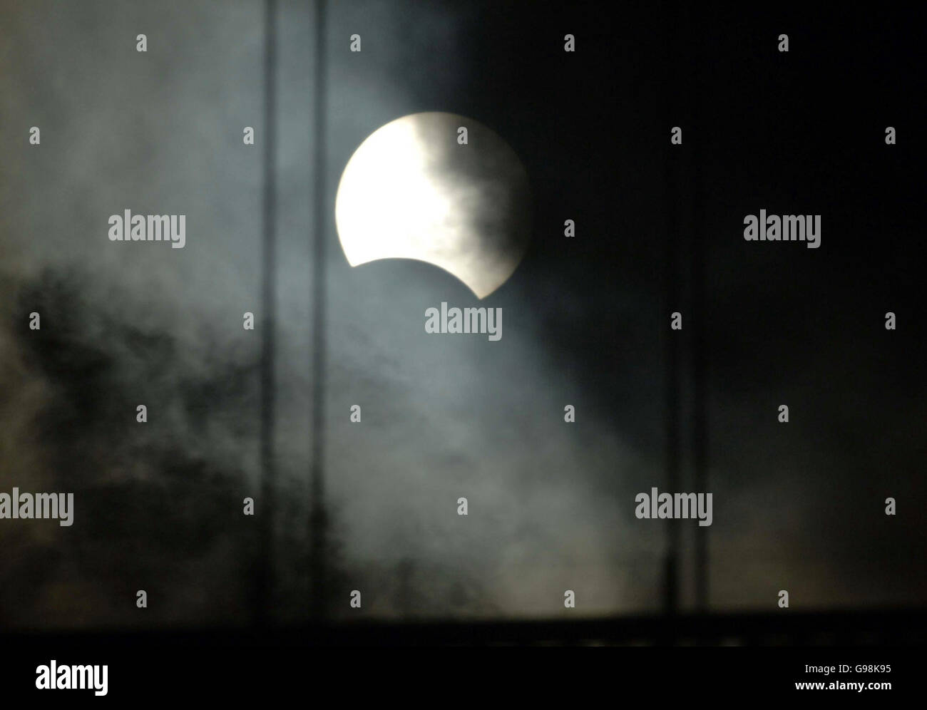 Pinhole camera eclipse hi-res stock photography and images - Alamy