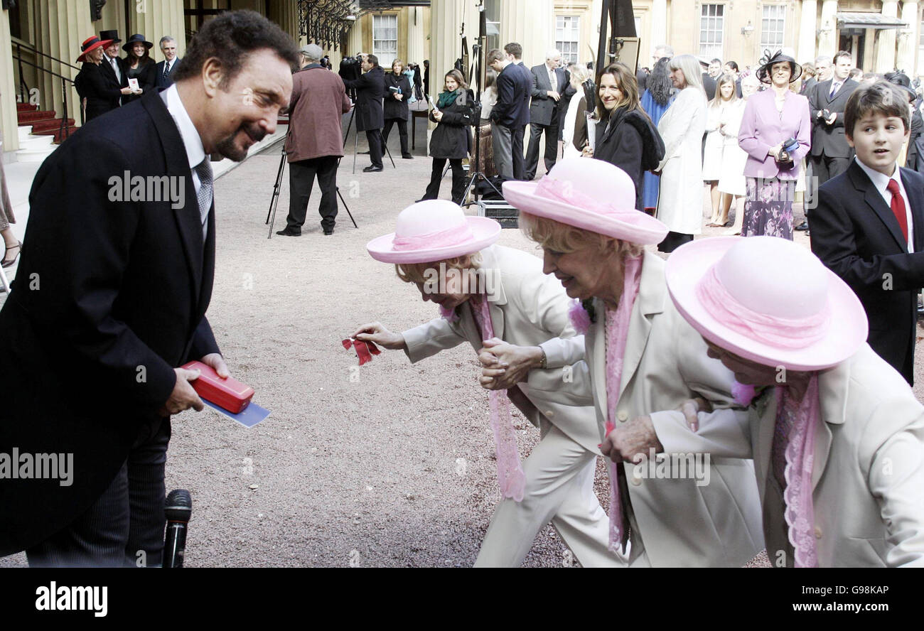 Receiving knighthood britains queen elizabeth ii buckingham palace hi ...