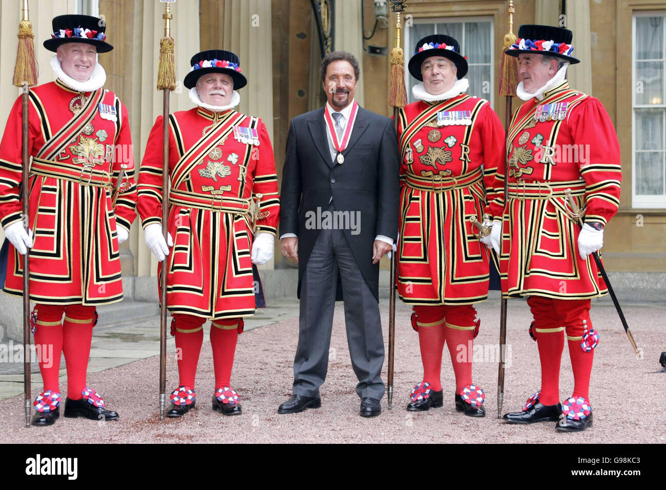 Tom Jones - Knighthood - Buckingham Palace Stock Photo - Alamy