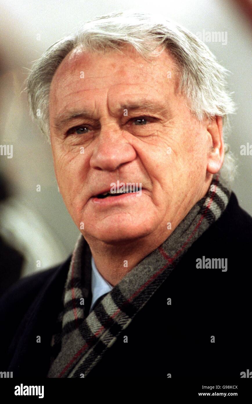 Bobby robson newcastle touchline hi-res stock photography and images ...