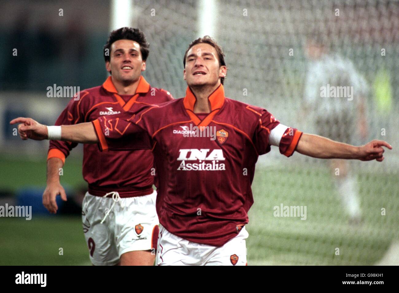 Roma's Francesco Totti celebrates scoring the only goal Stock Photo - Alamy