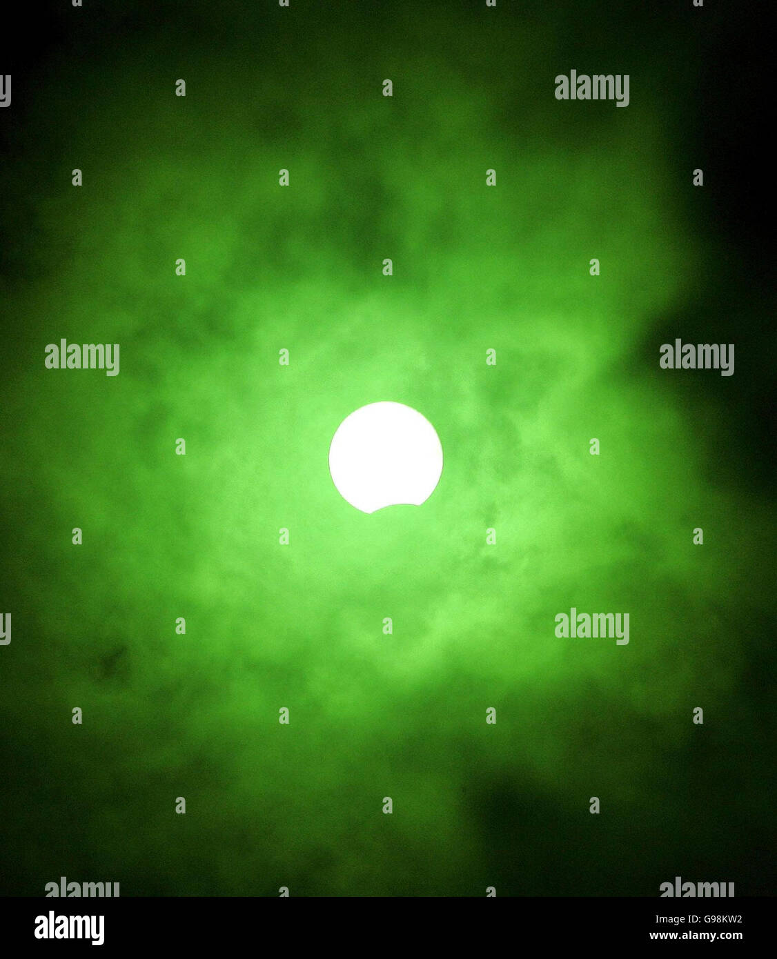 Pinhole camera eclipse hi-res stock photography and images - Alamy