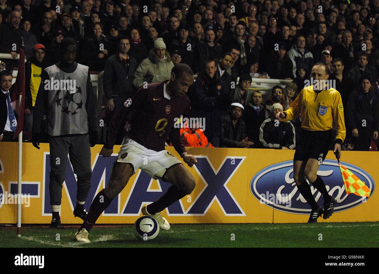 Real madrid takes corner hi-res stock photography and images - Alamy