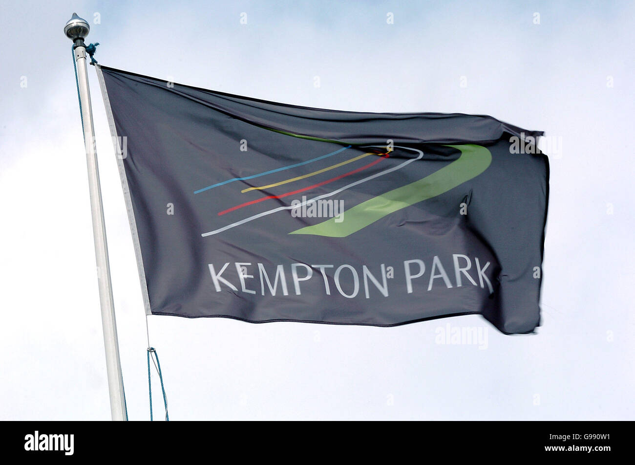 Horse Racing, Kempton Park. Kempton Park flag Stock Photo - Alamy