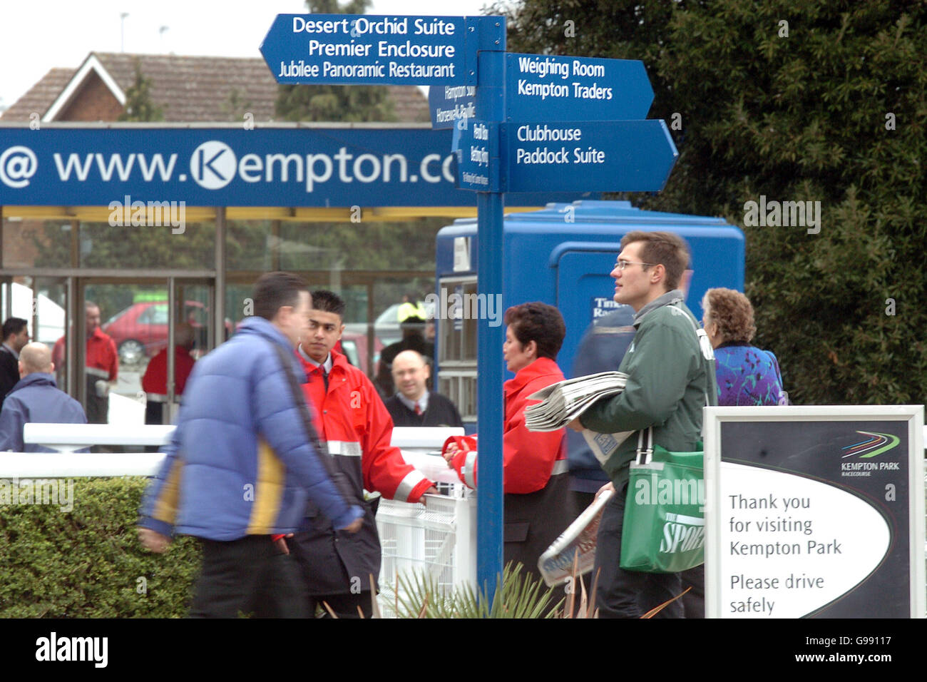 Kempton park signage hi-res stock photography and images - Alamy