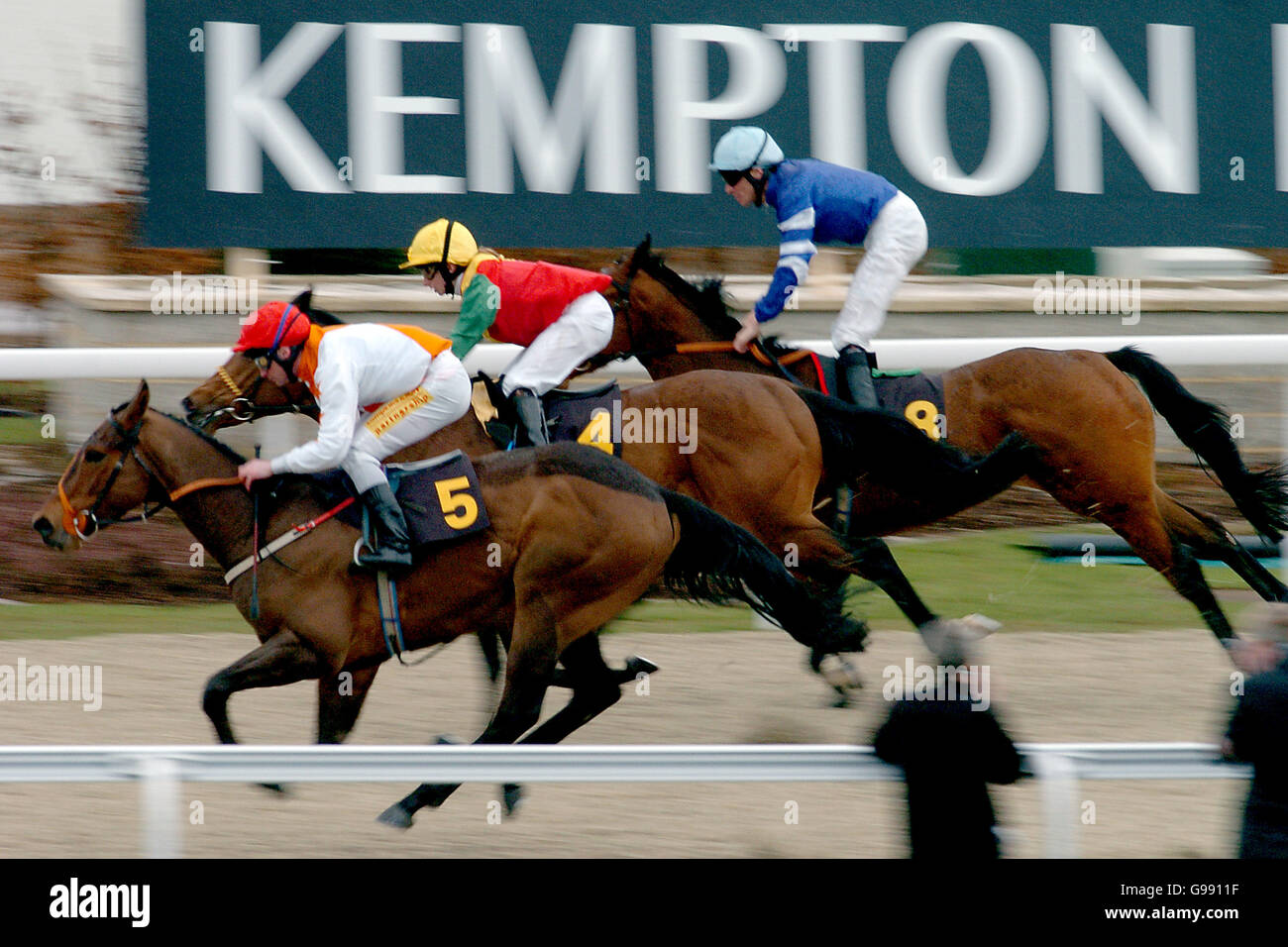 Horse Racing - Kempton Park Stock Photo - Alamy