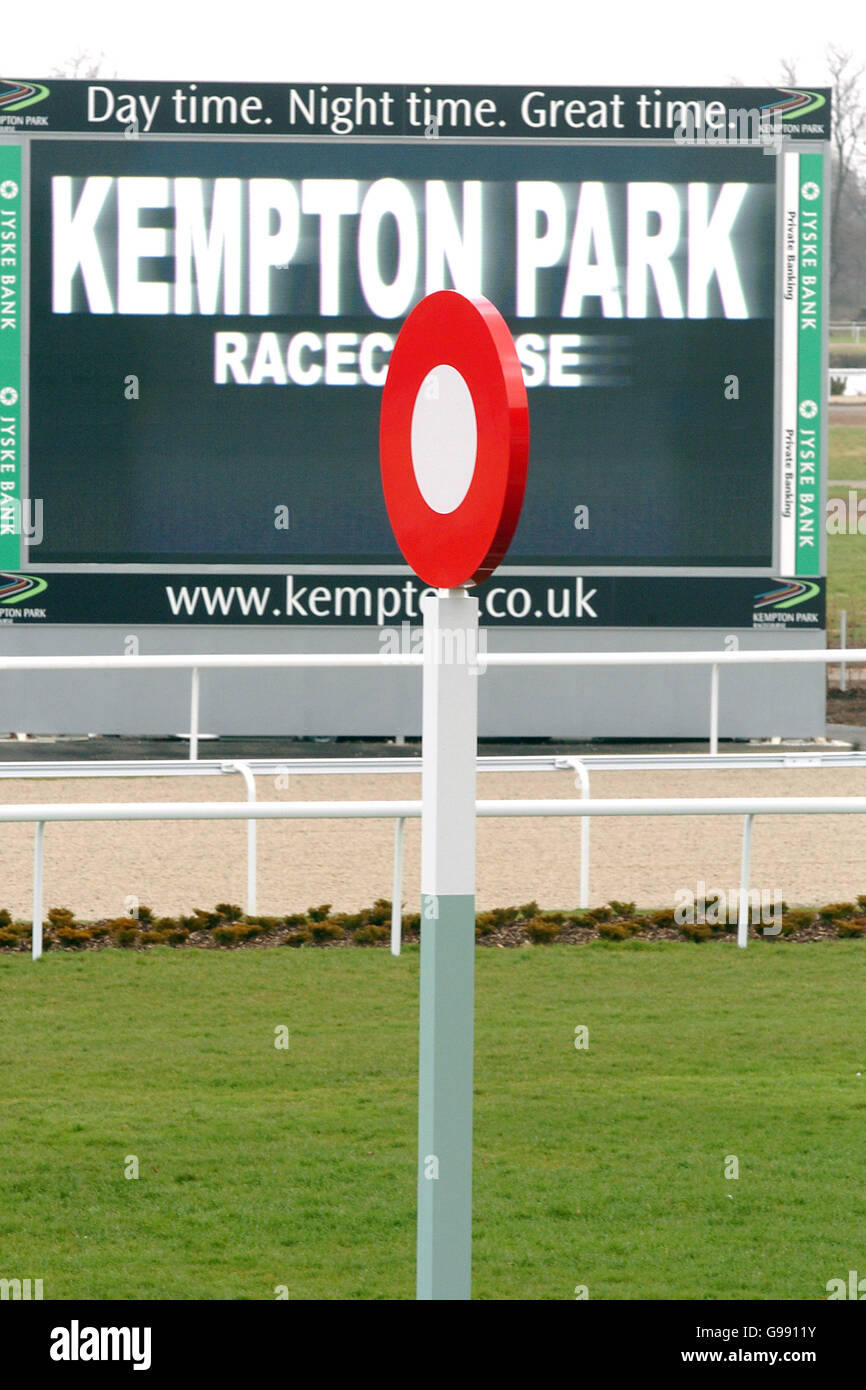 Horse Racing - Kempton Park Stock Photo - Alamy