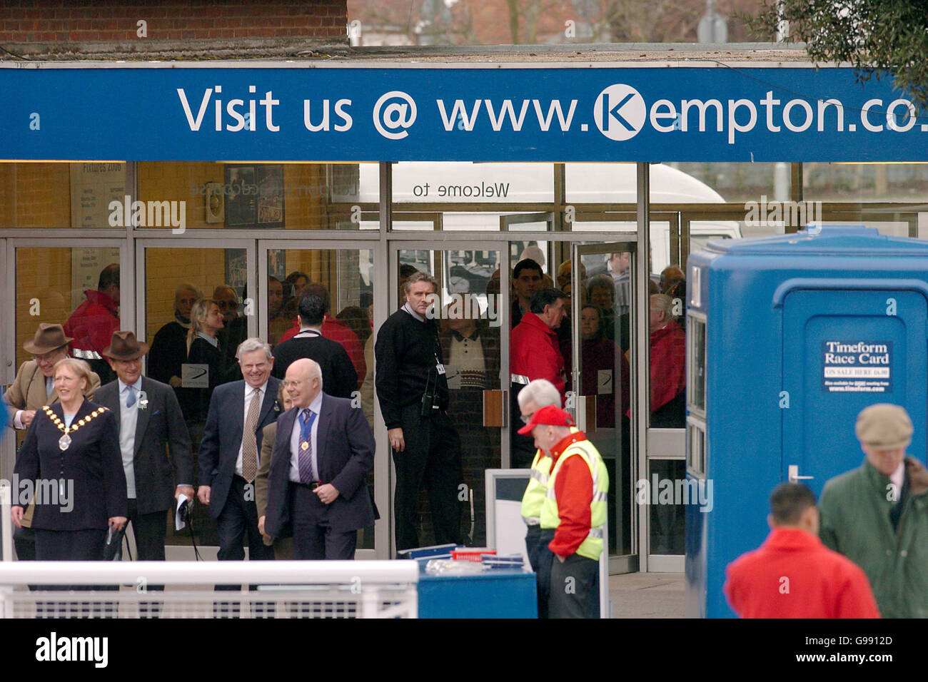 Kempton park signage hi-res stock photography and images - Alamy