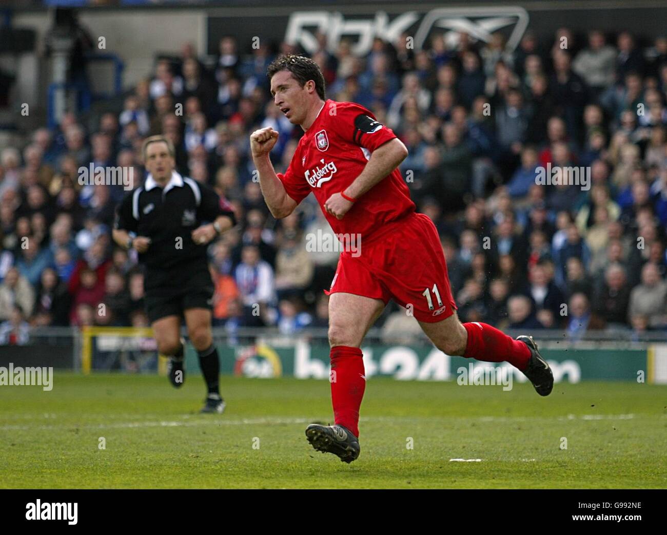 Soccer liverpool fowler goal hi-res stock photography and images - Alamy