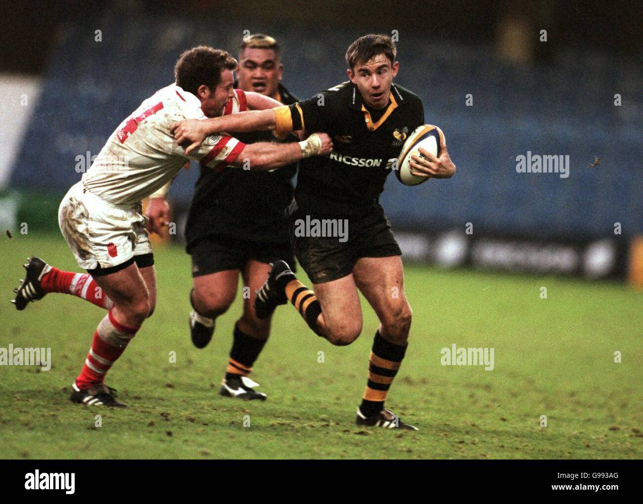 Wasps' Jon Ufton (r) gets away from Ulster's James Topping Stock Photo ...