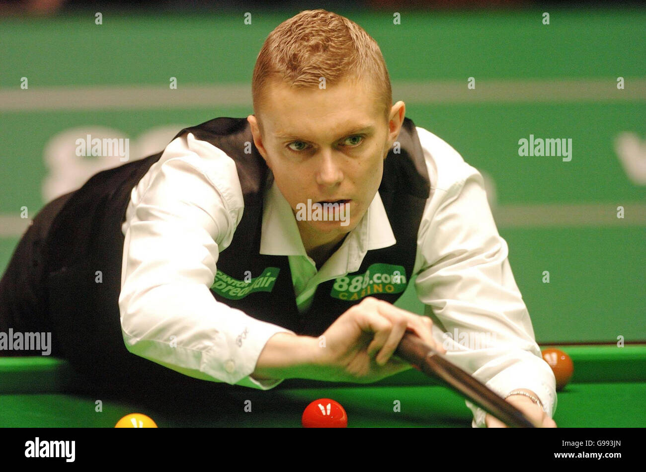 Action sport snooker paul hunter hi-res stock photography and images ...