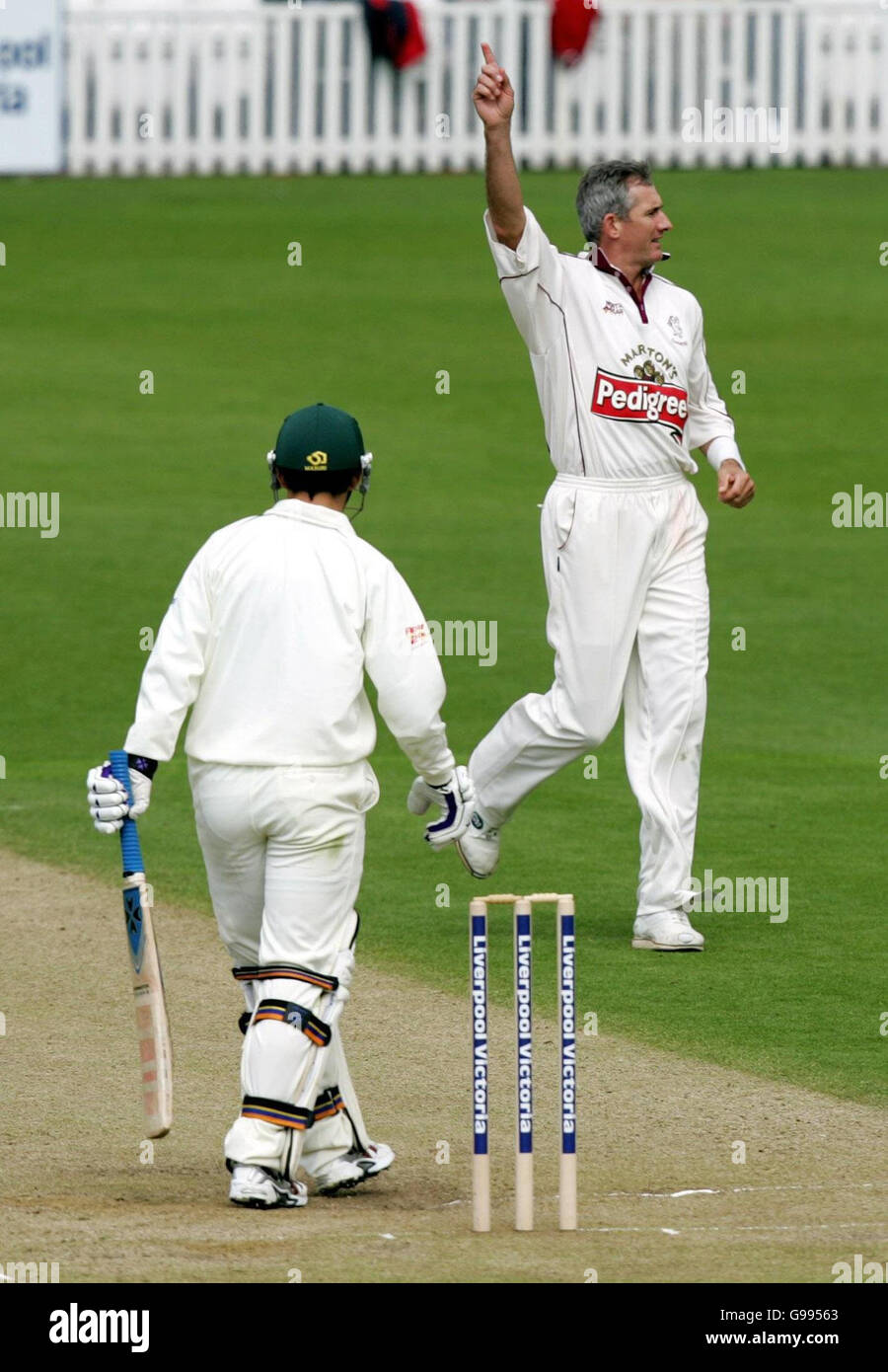 Andy caddick cricket hi-res stock photography and images - Alamy