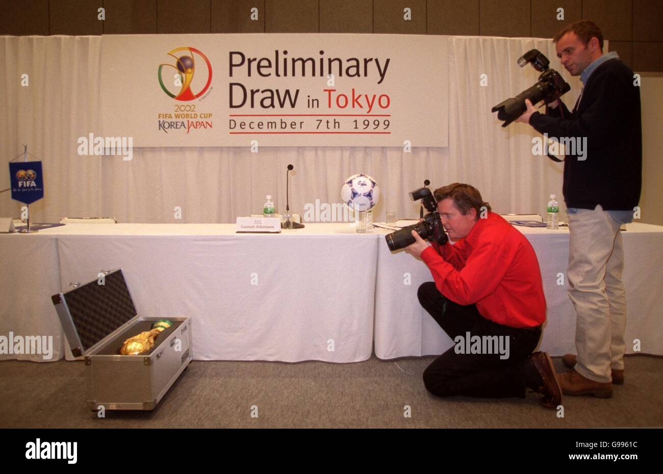 Fifa world cup 2002 trophy hi-res stock photography and images - Alamy