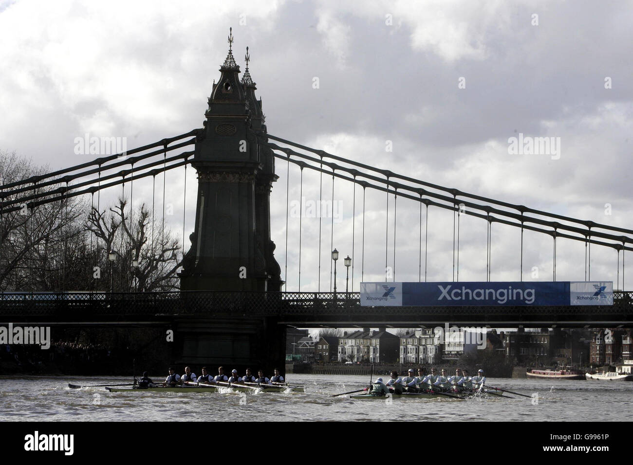 Cambridge during the 2006 boat race 2006 hi-res stock photography and ...