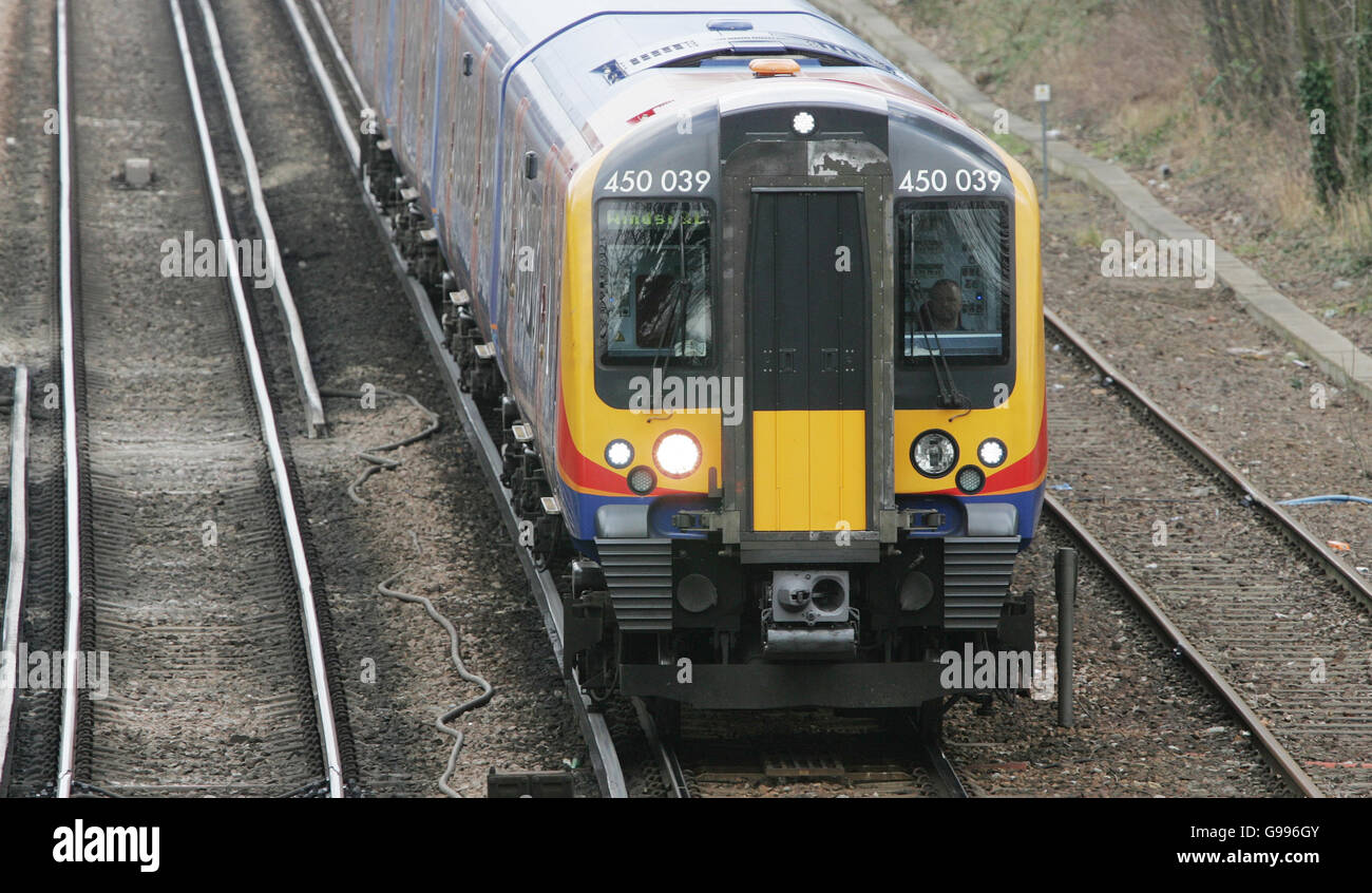 South west trains class 450 hi-res stock photography and images - Alamy