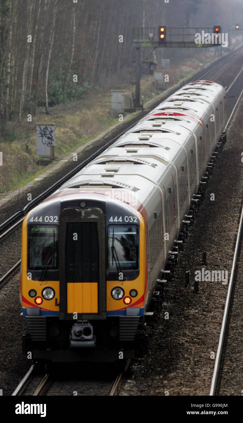 Class 444 desiro train hi-res stock photography and images - Alamy
