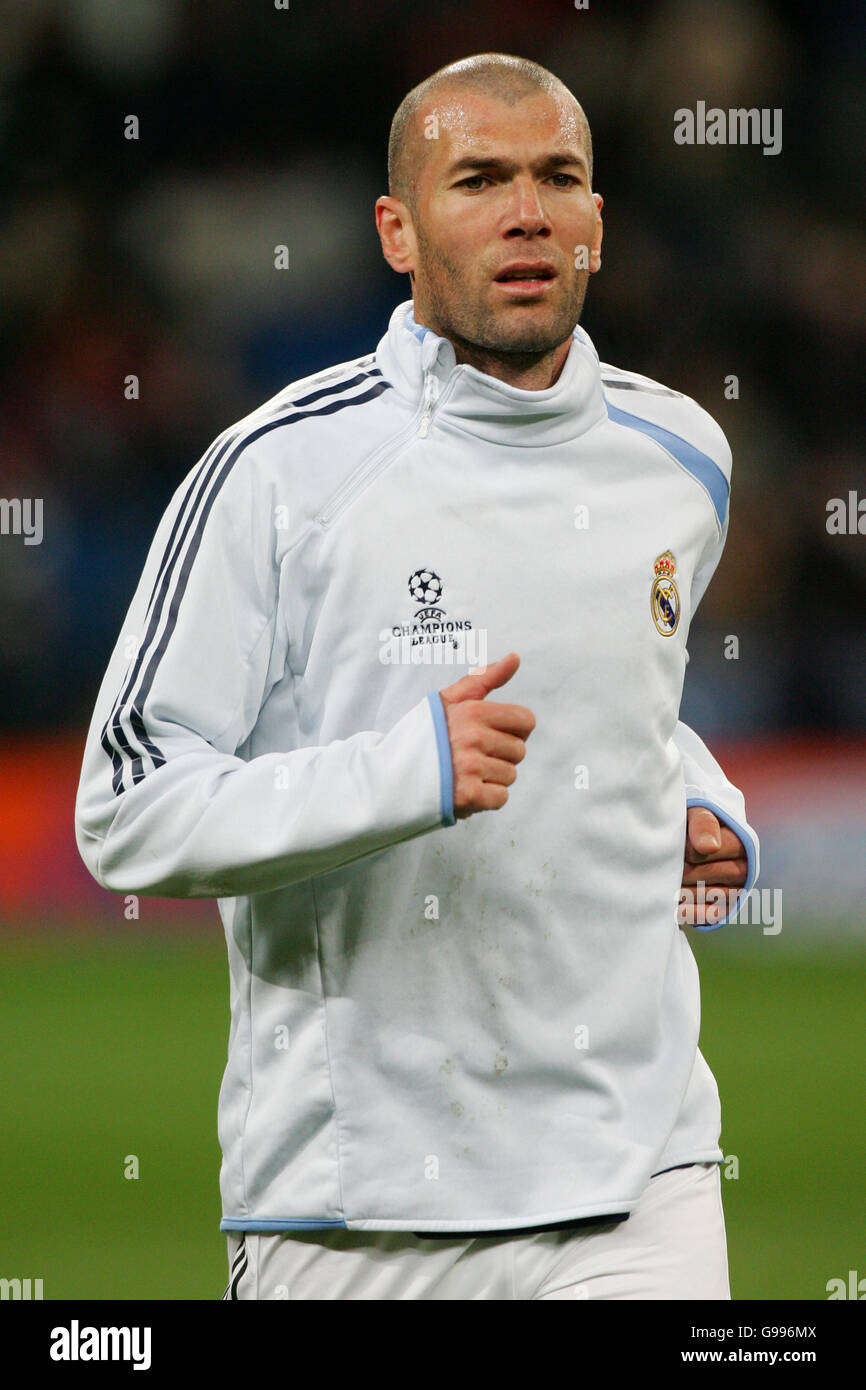 Zinedine zidane 2006 real madrid hi-res stock photography and images ...