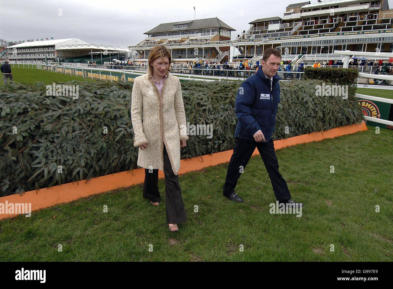 Aintree racecourse fences hi-res stock photography and images - Alamy