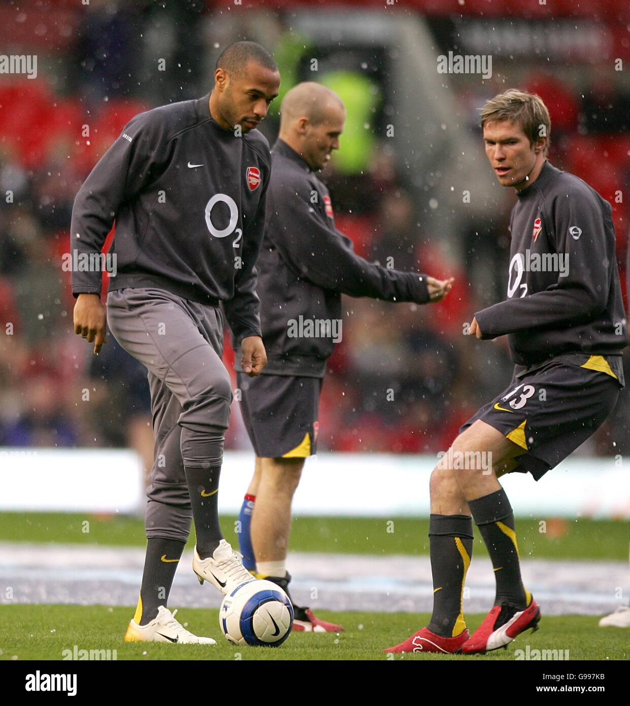 Arsenals thierry henry l who starts on the substitutes bench hi-res ...