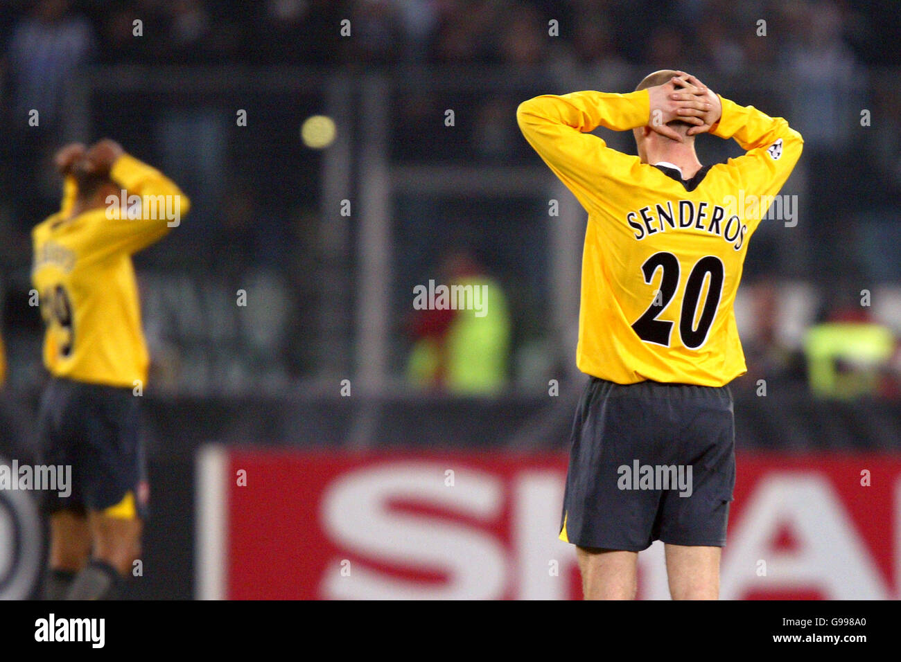 Arsenals phillippe senderos hi-res stock photography and images - Alamy