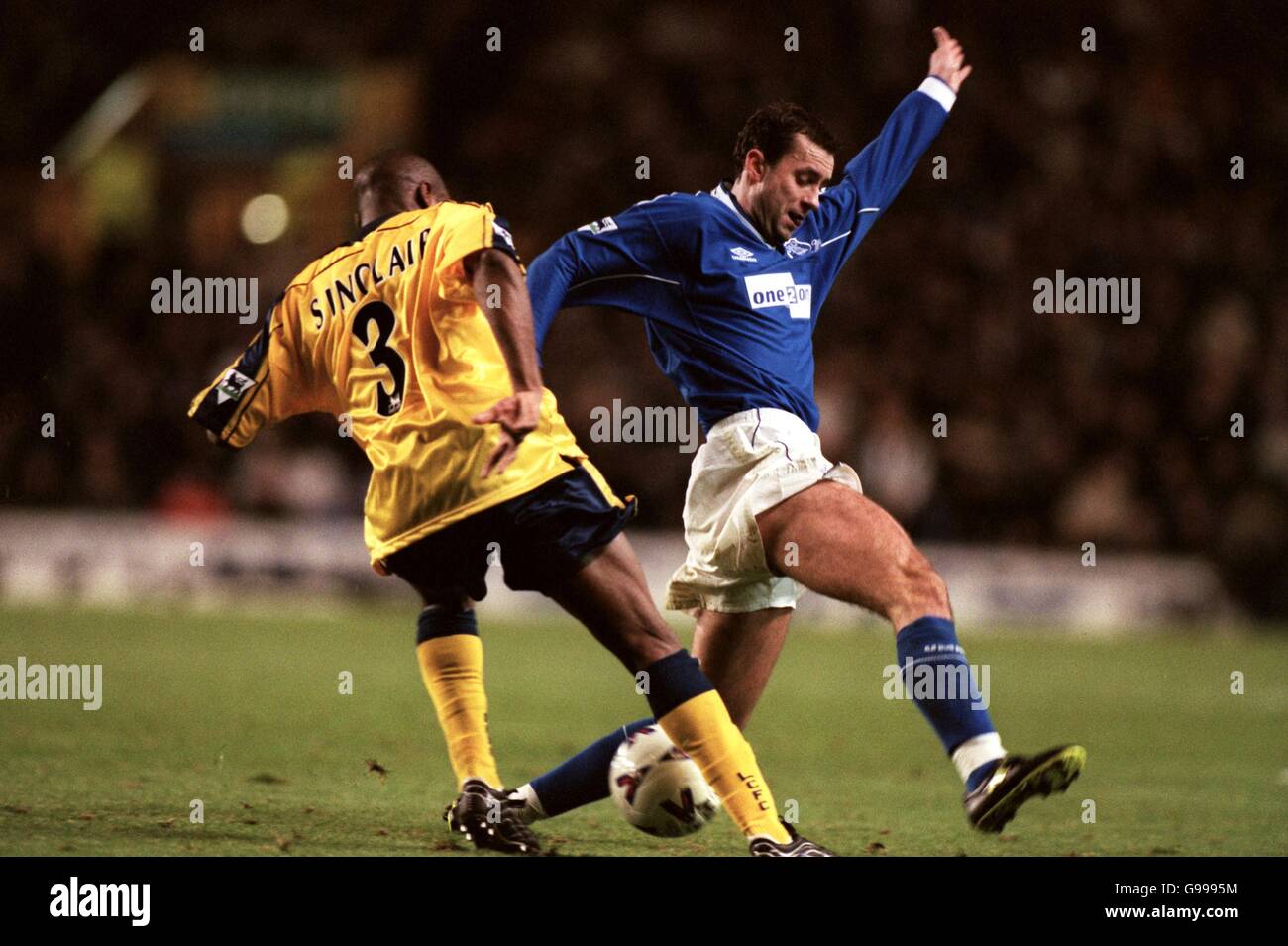 Everton's Don Hutchinson and Leicester's Frank Sinclair Stock Photo - Alamy Everton's Don Hutchinson and Leicester's Frank Sinclair Stock Photo - Alamy