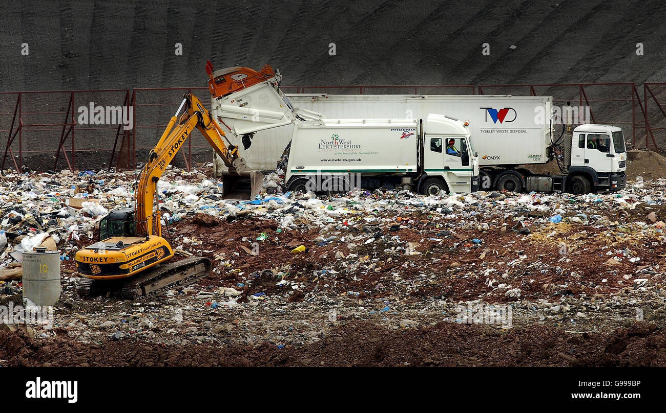 Rubbish refuse rcycle landfill environment hi-res stock photography and ...