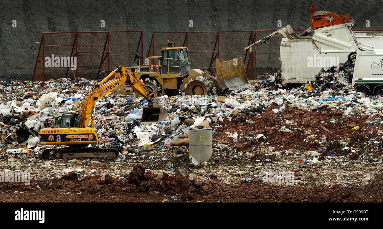 Rubbish refuse rcycle landfill environment hi-res stock photography and ...